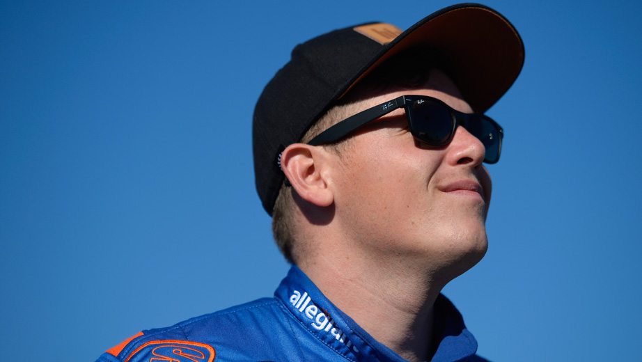 'Be yourself' resonates with young drivers at seminar - Official Site ...