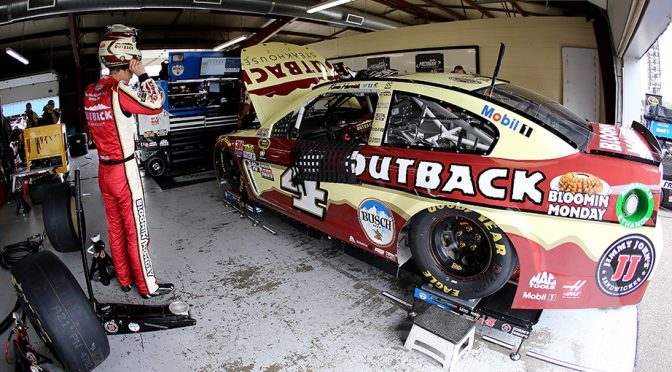 No. 4 pit crew gets new front tire changer - Official Site Of NASCAR