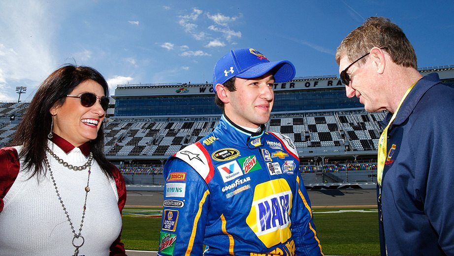 Elliott stuck to driving the ovals, not fairways - Official Site Of NASCAR