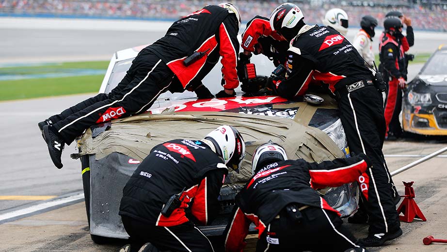 With shades of 'the Intimidator,' Dillon earns third in chaotic 'Dega ...