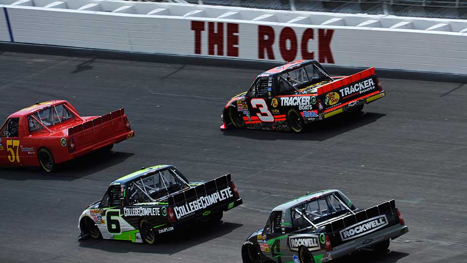 Autograph session returns to The Rock - Official Site Of NASCAR