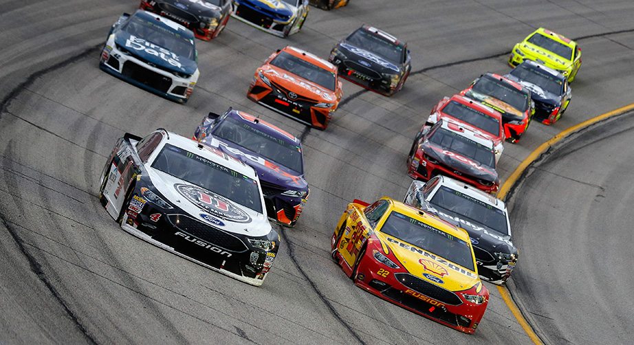 Kevin Harvick storms Atlanta as Fords finish 1-2-3 | NASCAR.com