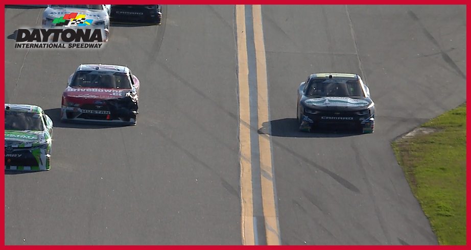 Reed forces Truex below yellow line, serves penalty | NASCAR.com