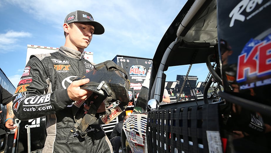 Logan Seavey impresses at Eldora in NASCAR debut | NASCAR.com