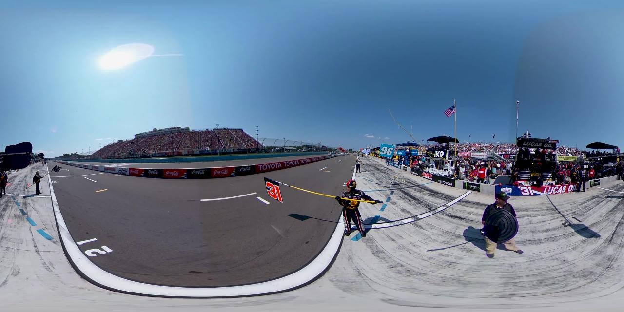 31 Crew Pit Here Sign 360 | Official Site Of NASCAR