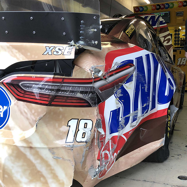 Kyle Busch hits wall, goes to backup car at Atlanta | NASCAR.com