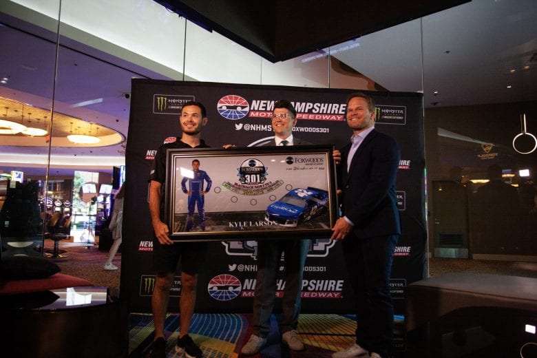 Kyle Larson races fans, media in go-karts at Foxwoods | NASCAR.com