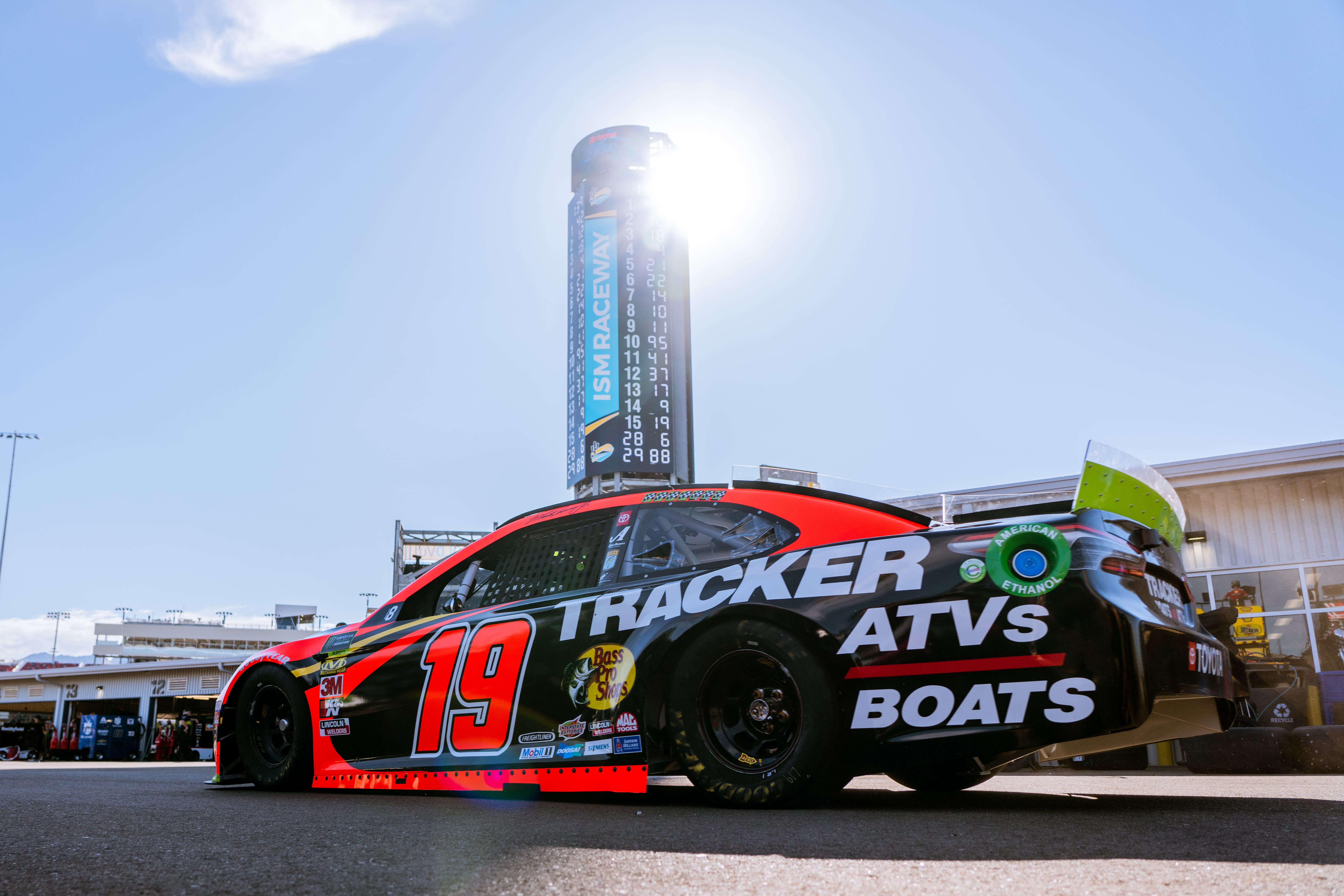 Photo gallery: At-track photos from Phoenix | NASCAR.com