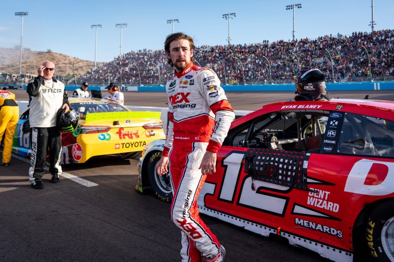 Photo gallery: At-track photos from Phoenix | NASCAR.com
