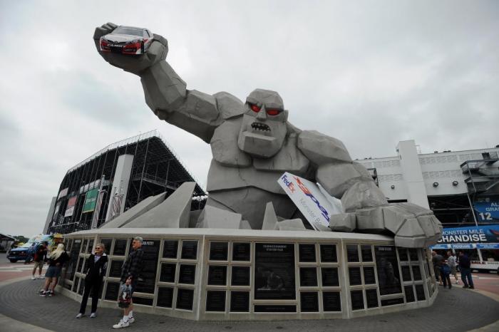 Delaware State's NABJ Chapter Visits Dover - Official Site Of NASCAR