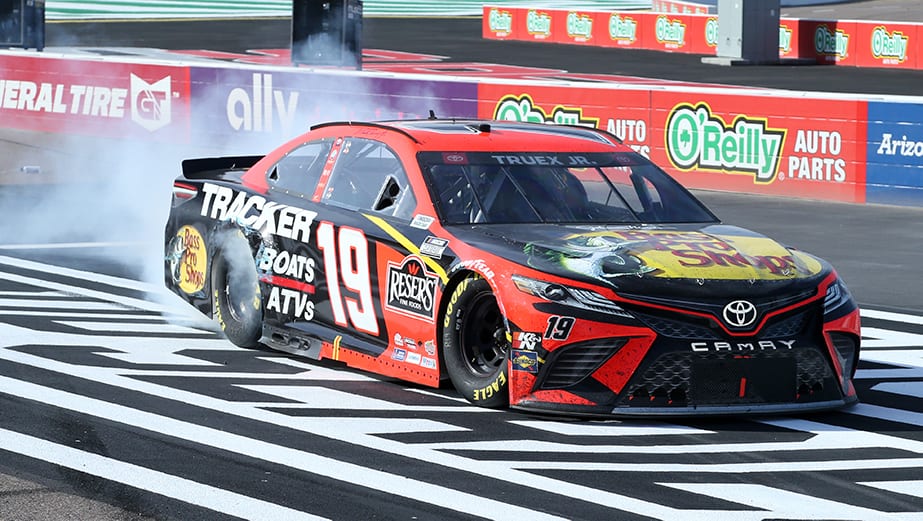 Recap: Truex wins at Phoenix as Kyle Busch struggles late | NASCAR