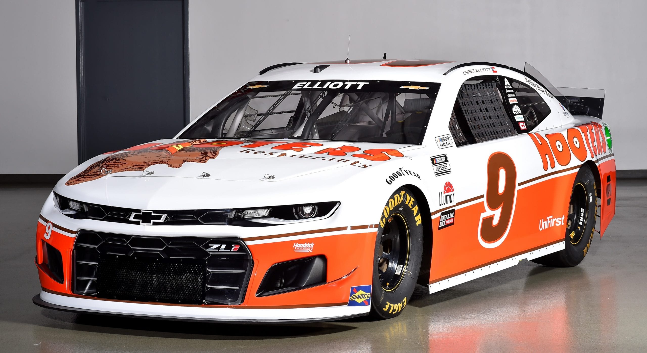 First look: Chase Elliott's 2021 Darlington throwback Hooters paint scheme
