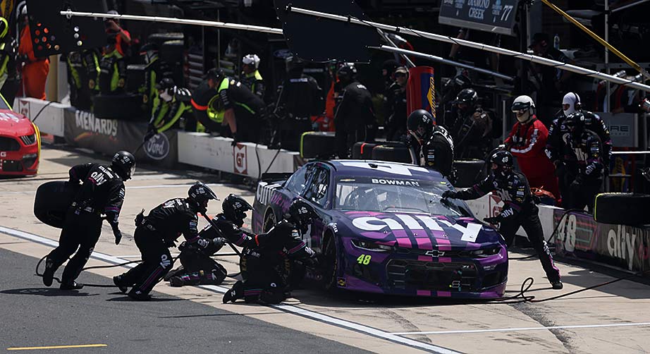 No. 48 pit crew, Alex Bowman toast quick work in Dover win | NASCAR
