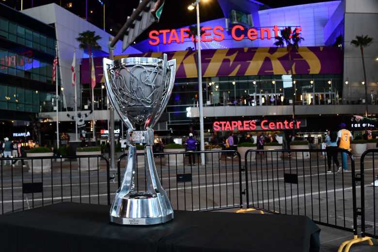 Kyle Larson tours Los Angeles with championship trophy | NASCAR