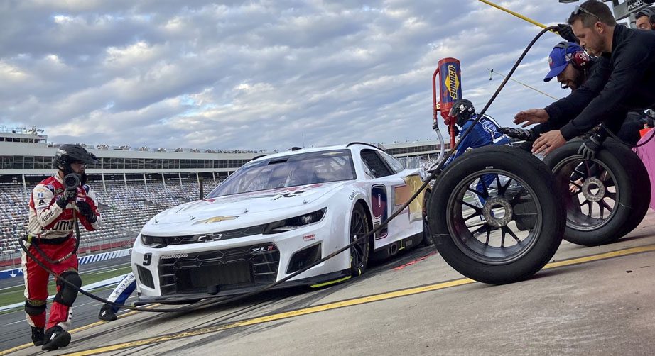 Teams get first taste of on-track pit practice at Charlotte | NASCAR