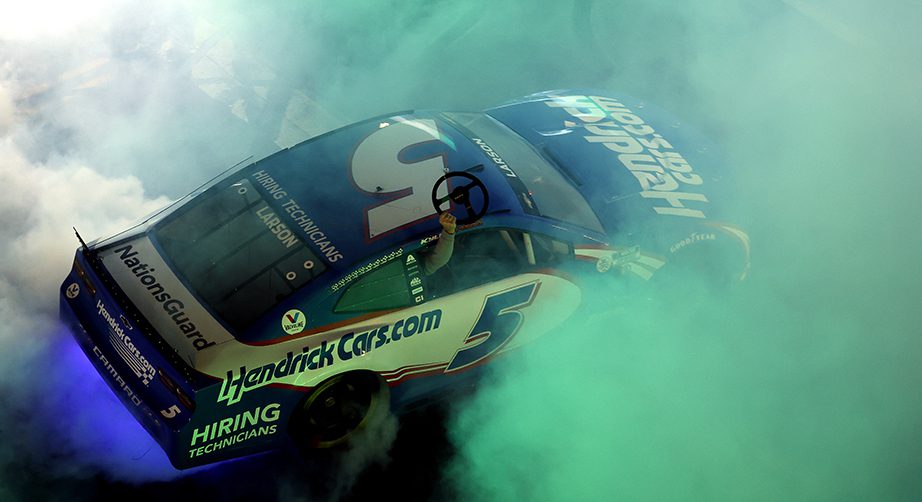Cup champion Kyle Larson’s final burnout for 2021 | NASCAR