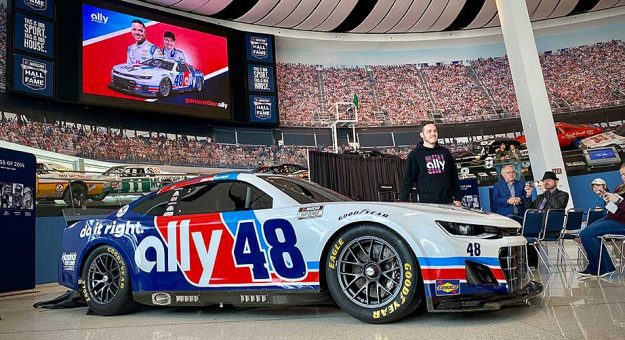 Alex Bowman with Mark Martin-themed Darlington throwback | NASCAR