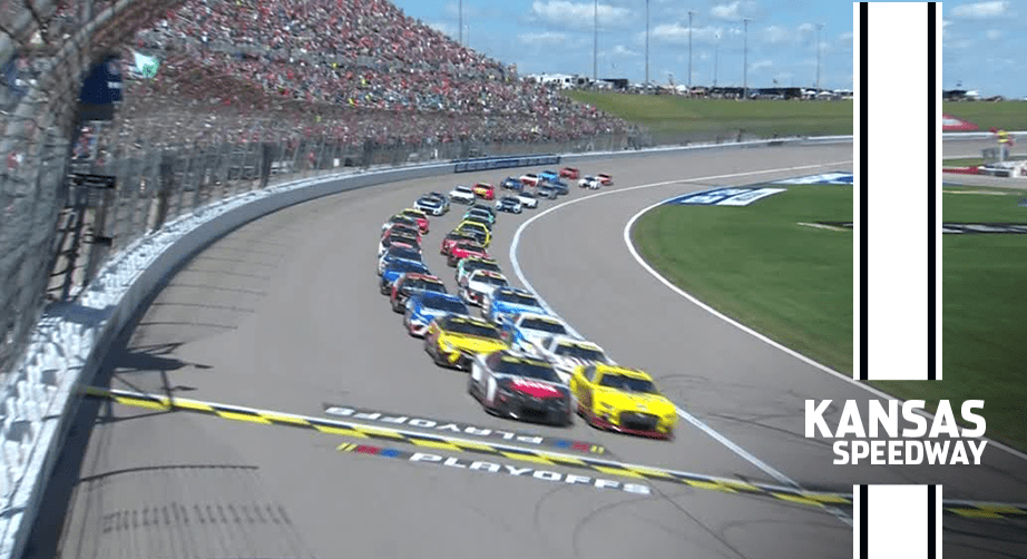 Tyler Reddick leads the field to green at Kansas Speedway