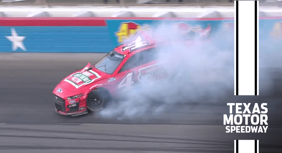 Kevin Harvick crashes while leading at Texas