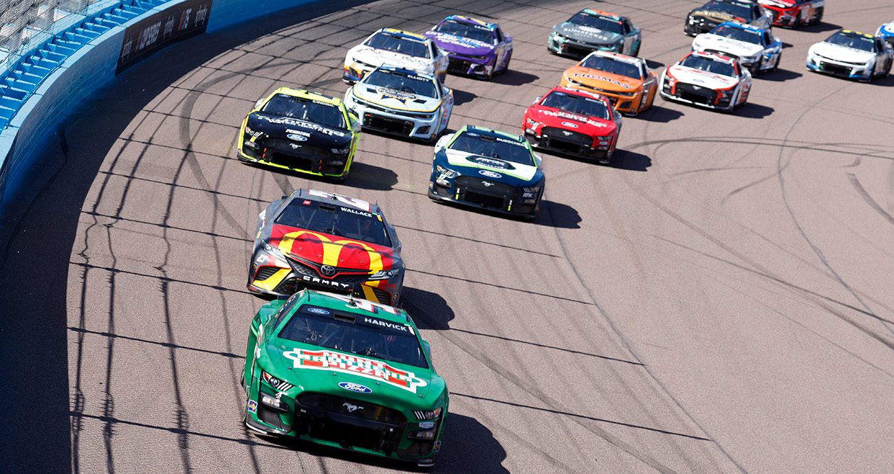Late-race wreck takes 10th Phoenix win from Harvick | NASCAR