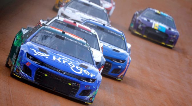 Bristol Dirt 101: Format, celebrating dirt roots, tire setup | NASCAR