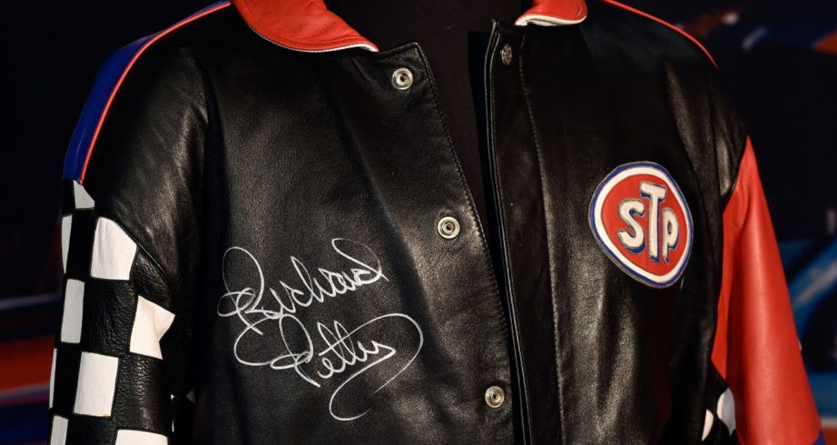 The story behind Richard Petty's famous autograph | NASCAR