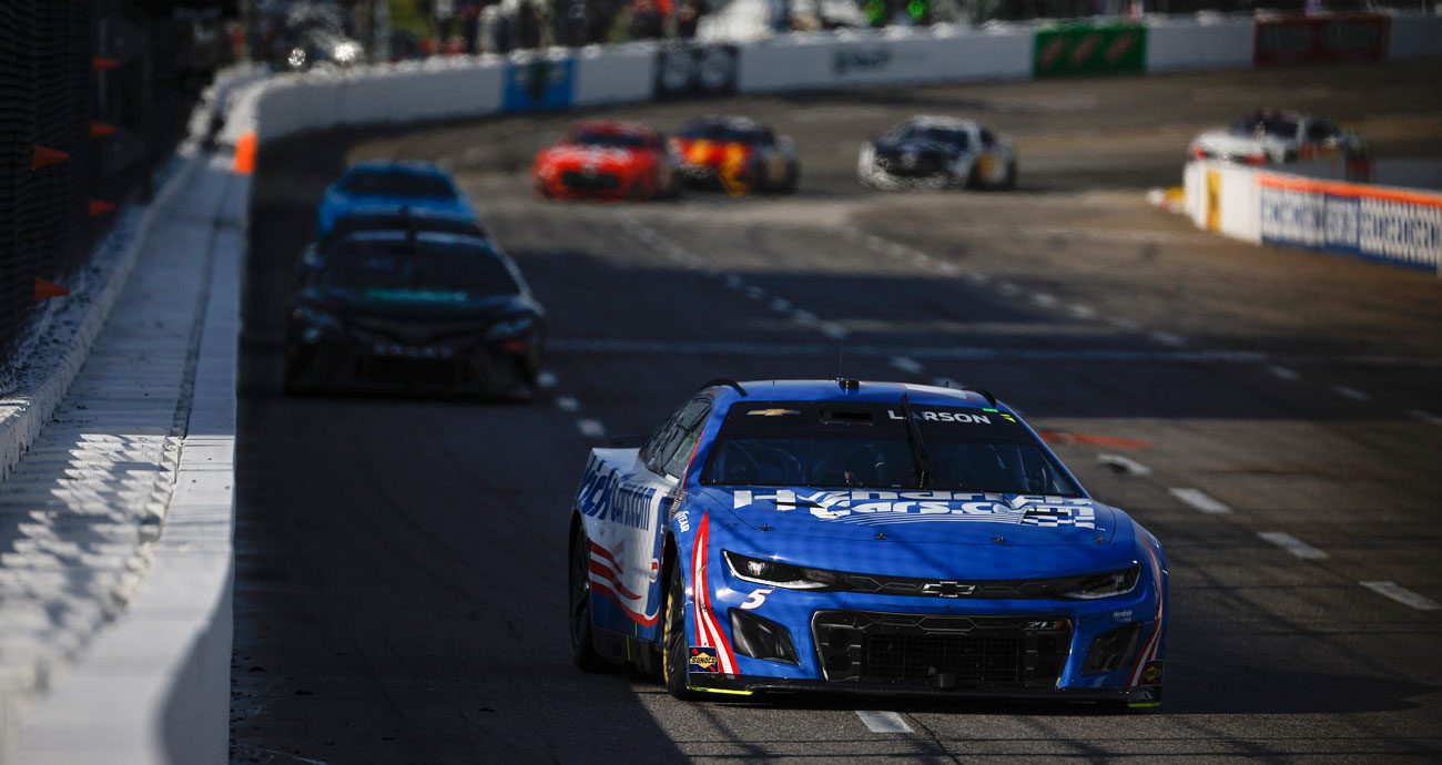 How pit performance sparked Larson's Martinsville win - NASCAR