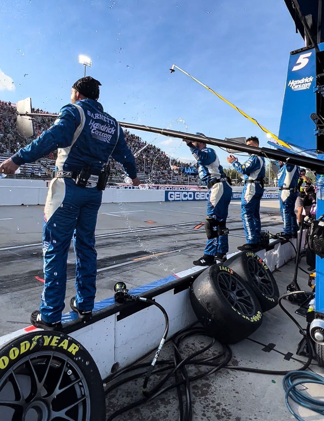 How pit performance sparked Larson's Martinsville win - NASCAR