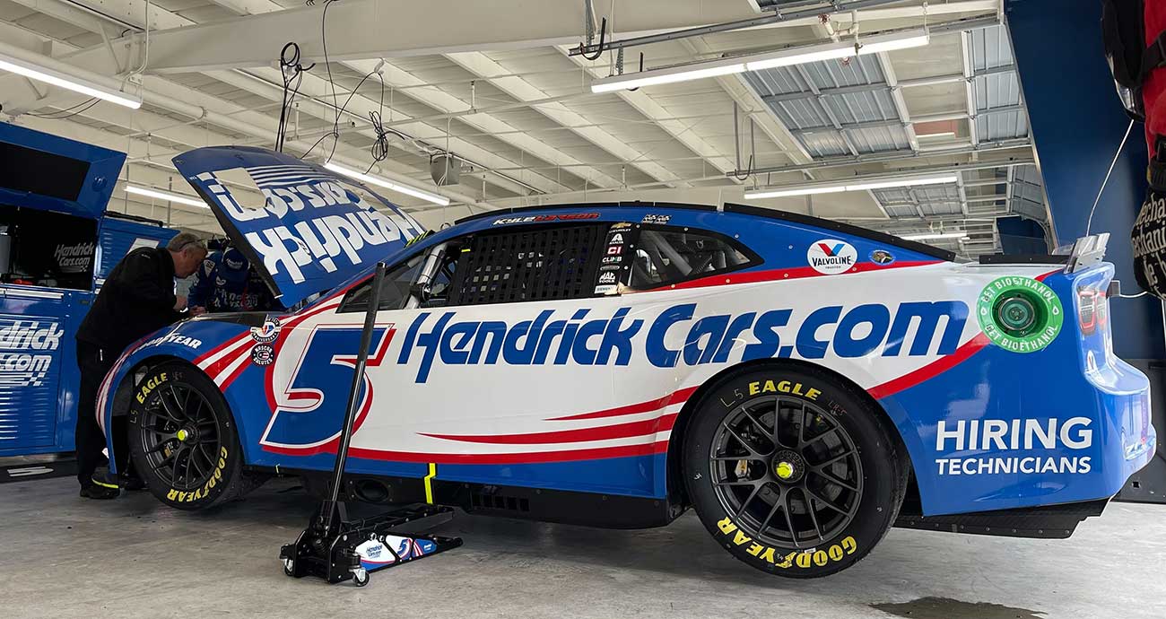 Kyle Larson collected in Chastain-Poole contact at Dover | NASCAR