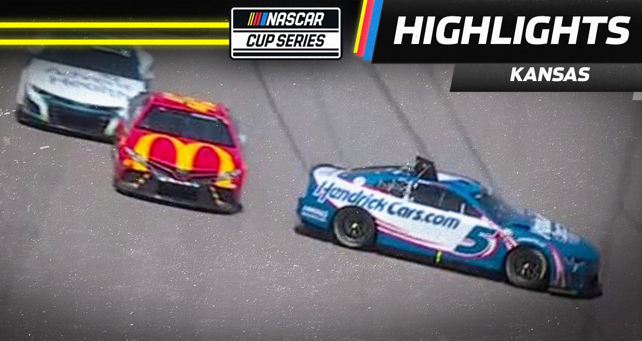 Larson gets spun by Reddick after taking lead at Kansas | NASCAR