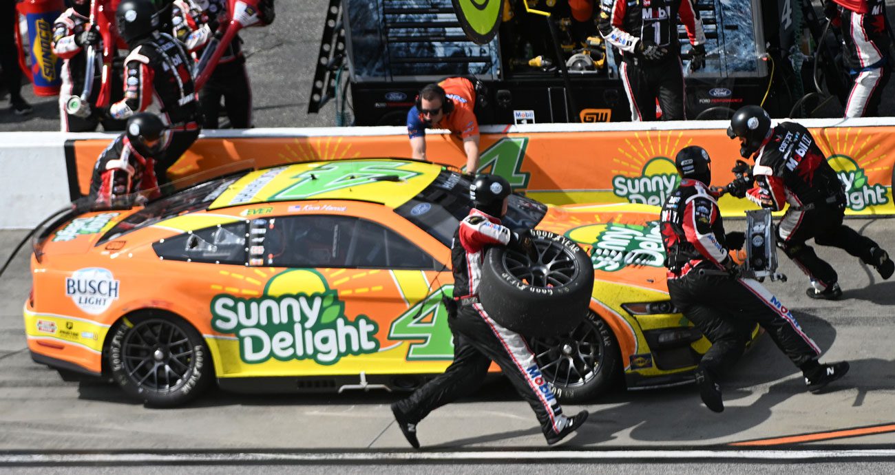 Harvick, Truex Jr. reap pit-road rewards at Darlington | NASCAR