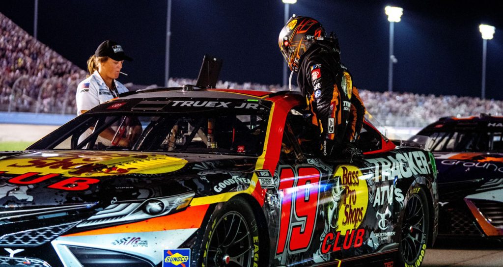 Truex Jr., Hamlin come up short chasing down Chastain | NASCAR