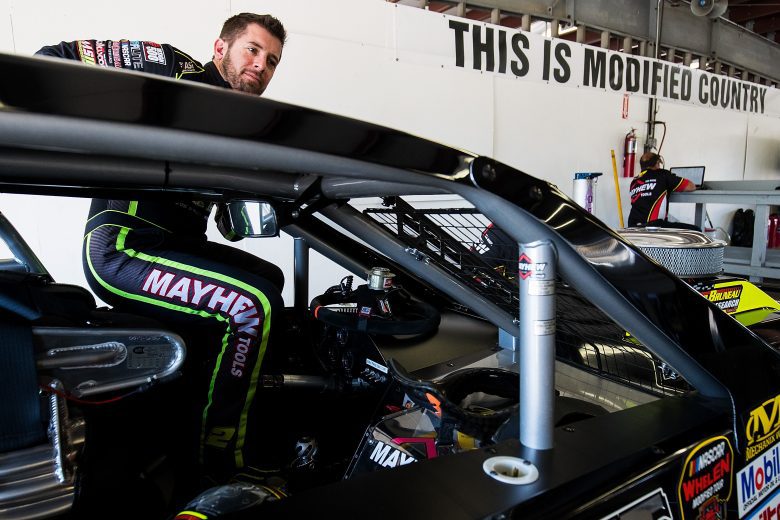 NASCAR Whelen Modified Tour racing at New Hampshire Motor Speedway ...