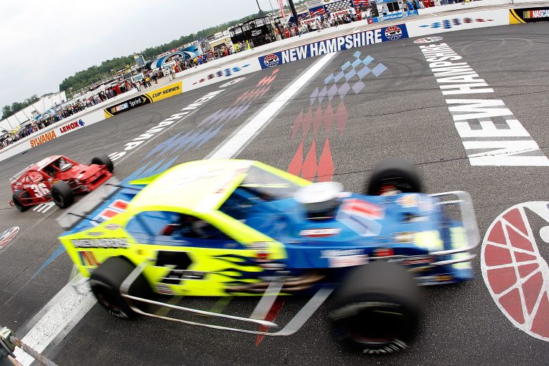 NASCAR Whelen Modified Tour racing at New Hampshire Motor Speedway ...