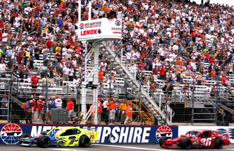 NASCAR Whelen Modified Tour racing at New Hampshire Motor Speedway ...