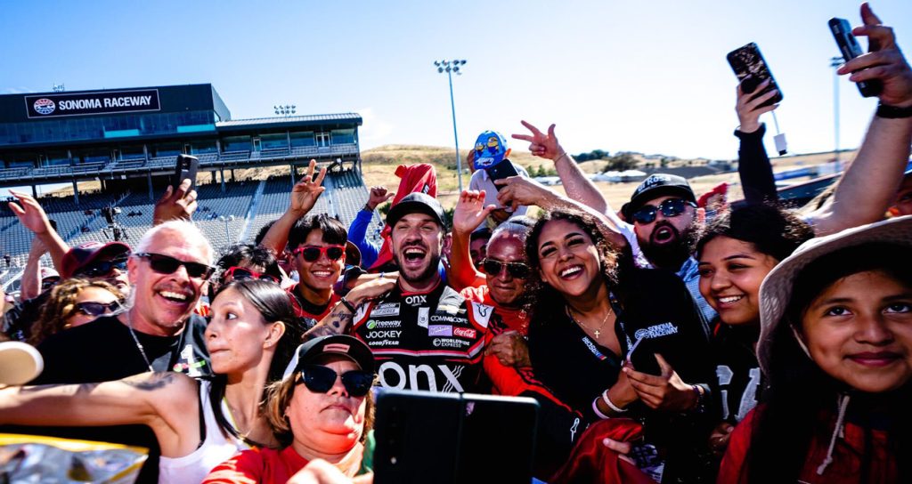 How 'Daniel's Amigos' help make NASCAR home for Daniel Suárez