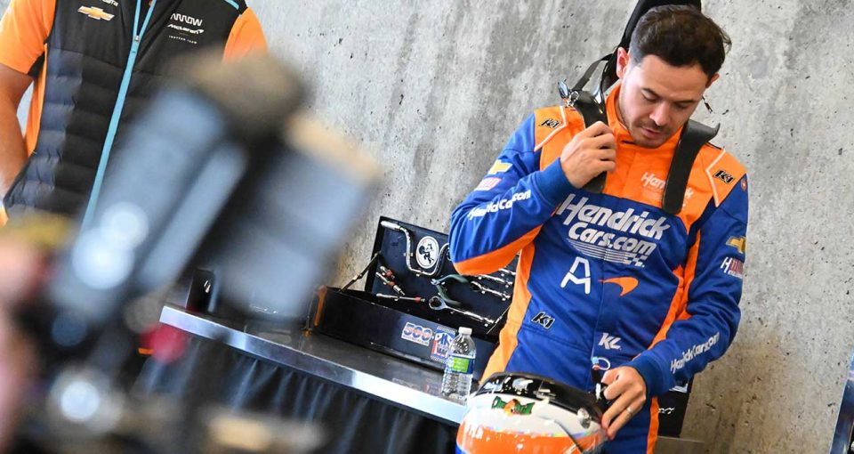 Kyle Larson passes rookie test for 2024 Indy 500 bid | NASCAR