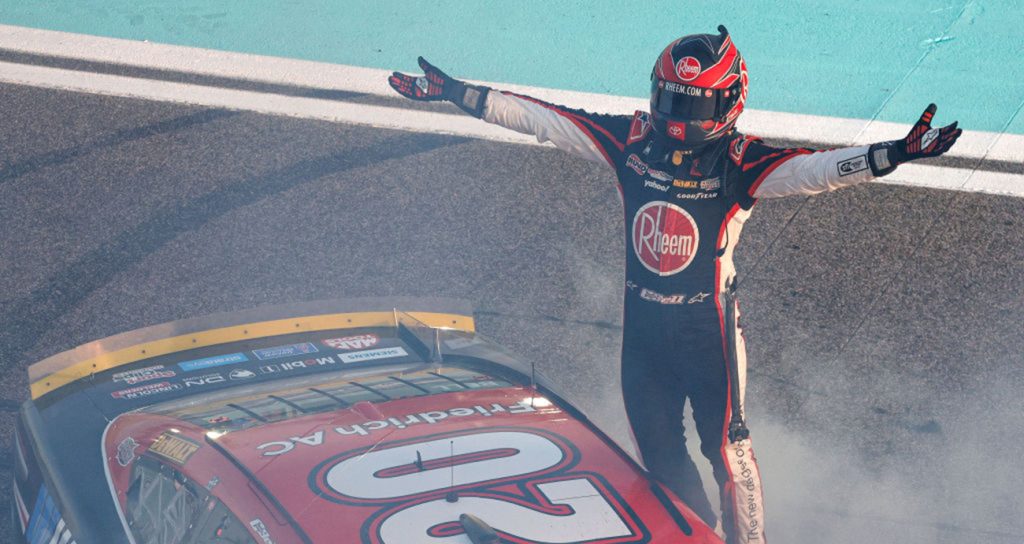 Christopher Bell holds on for Homestead win, title shot | NASCAR