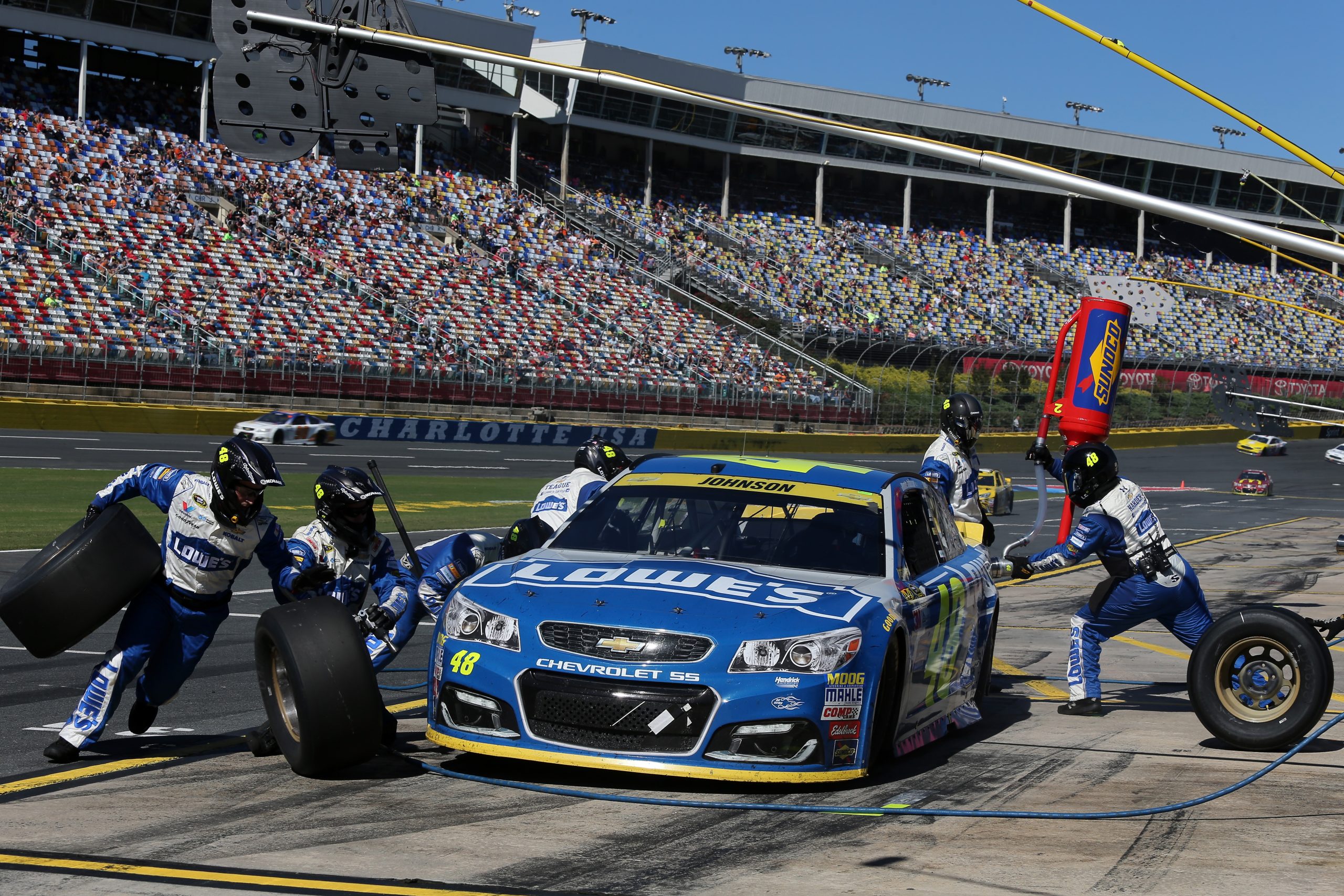 Pit crew for Larson shines in pressure-packed moments | NASCAR