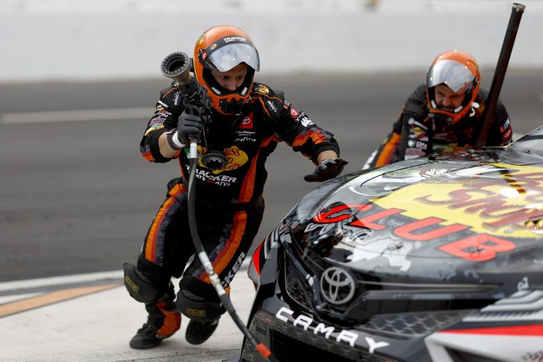 Best NASCAR Cup Series pit crew photos of 2023 | NASCAR