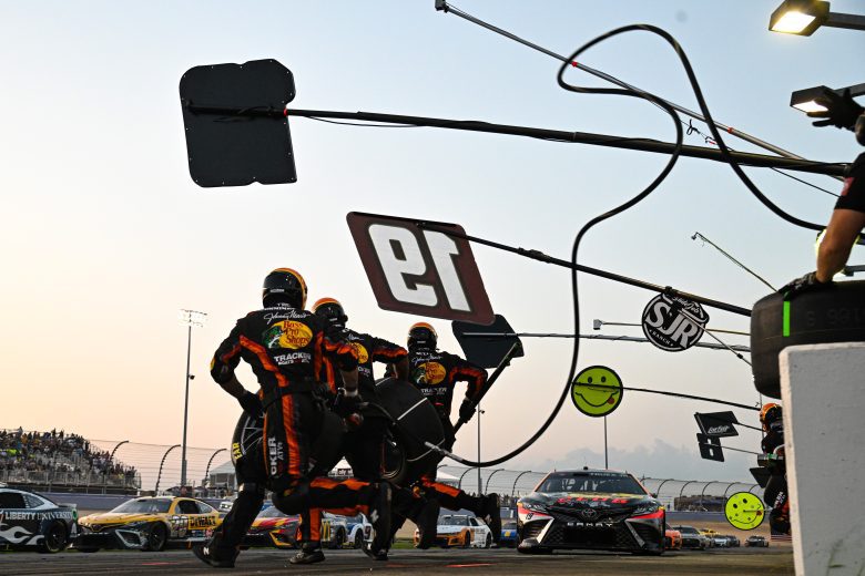 Best NASCAR Cup Series pit crew photos of 2023 | NASCAR