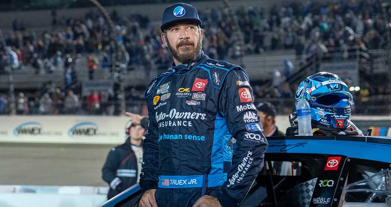 Truex Jr. dejected, Larson just short at Richmond | NASCAR