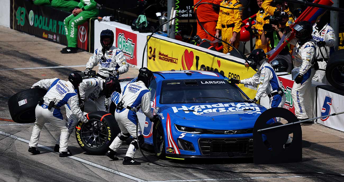 Hendrick No. 5 crew penalized for lost wheel at Texas | NASCAR