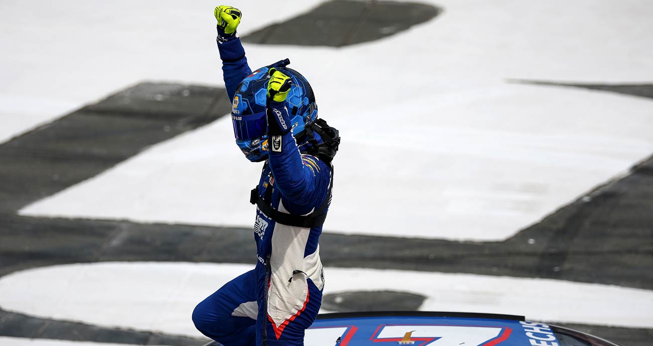 Chase Elliott surges to Xfinity Series victory at Charlotte | NASCAR