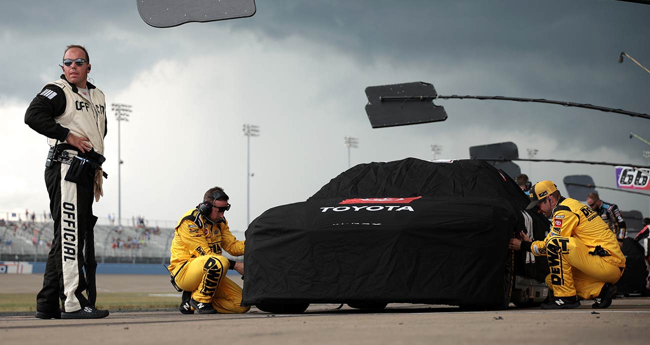 Cup Series race at Nashville resumes after weather hold - NASCAR