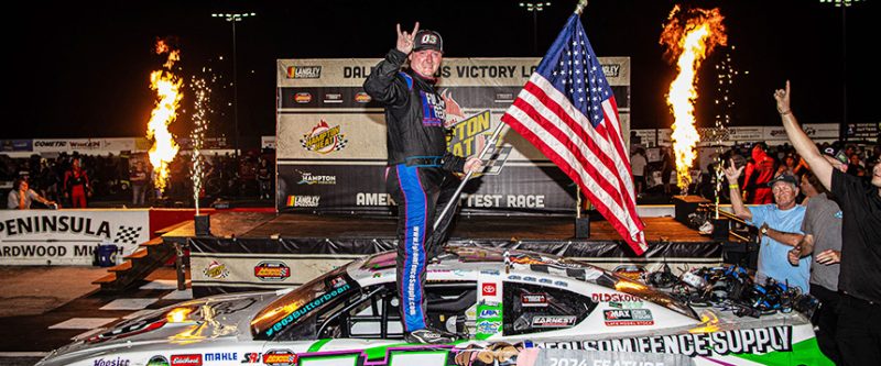 Brenden Queen wins a heavyweight fight with rival Connor Hall, takes ...