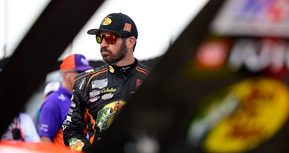 Truex loses engine early in final stage at Richmond | NASCAR