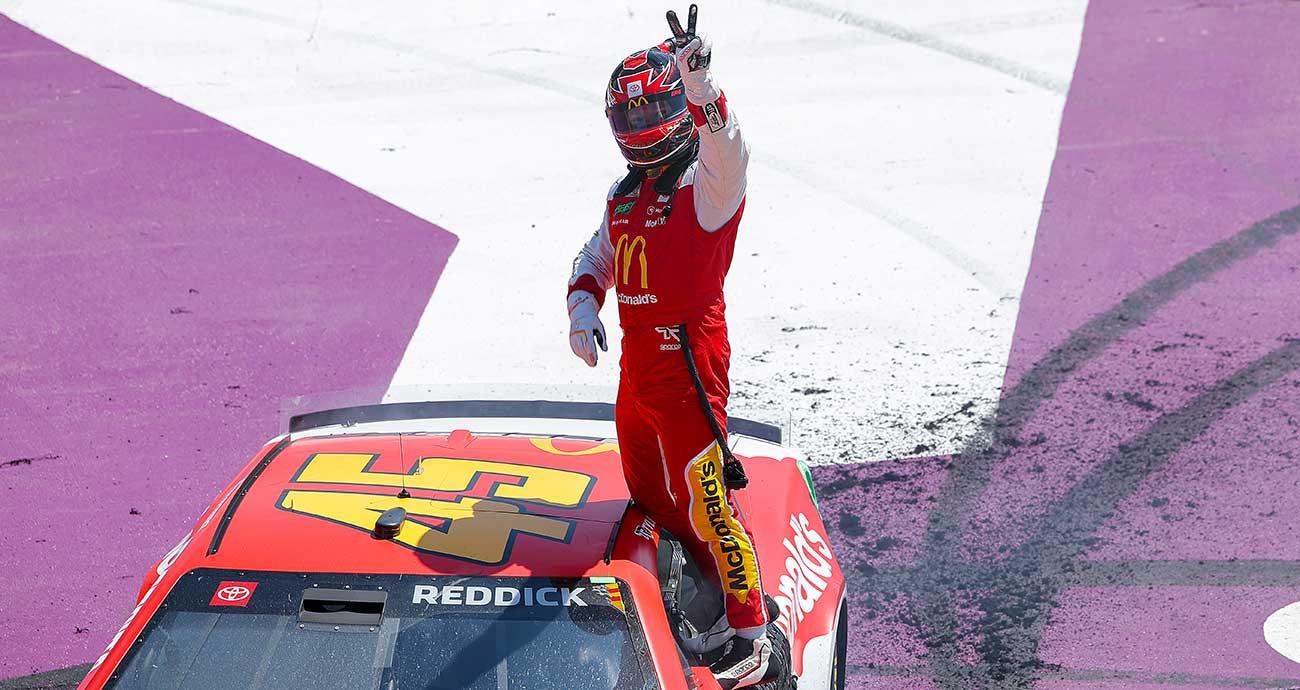 Tyler Reddick fends off Byron, rolls to Michigan win | NASCAR