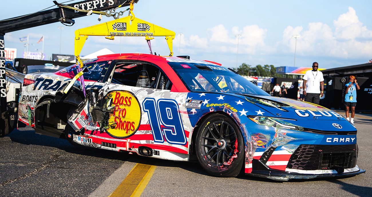 Truex Jr., Ryan Blaney out early in Darlington crash | NASCAR