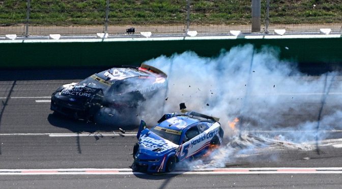 Larson, Briscoe involved in early Atlanta crash in Stage 1 - NASCAR